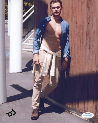 Taylor John Smith Autograph Profile by RACC - Taylor John Smith ...