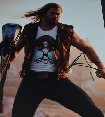 Chris Hemsworth Autograph Profile by RACC - Chris Hemsworth Autographs ...