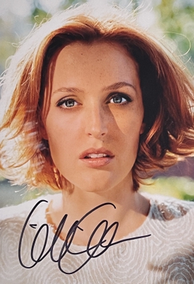 Gillian Anderson Autograph Profile by RACC - Gillian Anderson ...