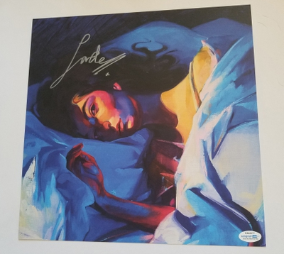 Lorde Autograph Profile by RACC - Lorde Autographs, Signing Photos ...
