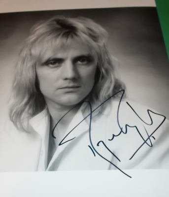 Roger Taylor Autograph Profile by RACC - Roger Taylor Autographs ...