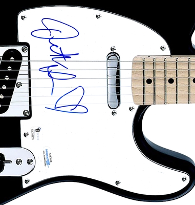 Juliette Lewis Autograph Profile by RACC - Juliette Lewis Autographs ...